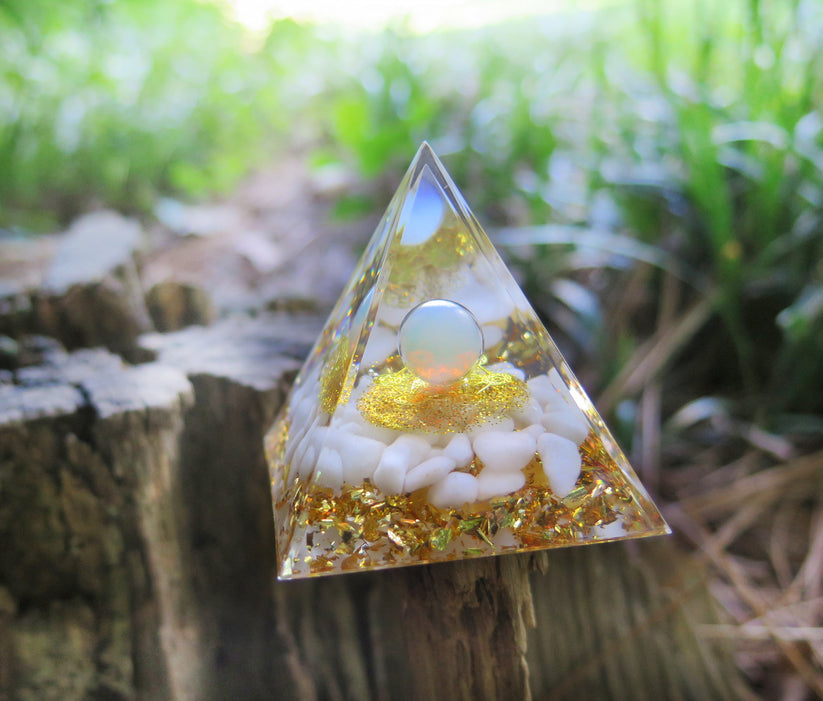 Milky Quartz Healing Pyramid - Positive Energy Generator - Resin Pyram ...
