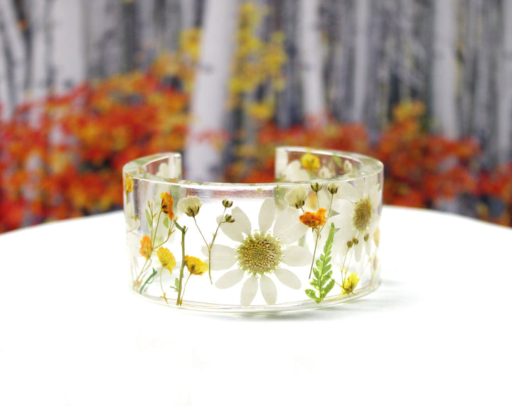 Botanical bracelets with real flowers by Smile with Flower.